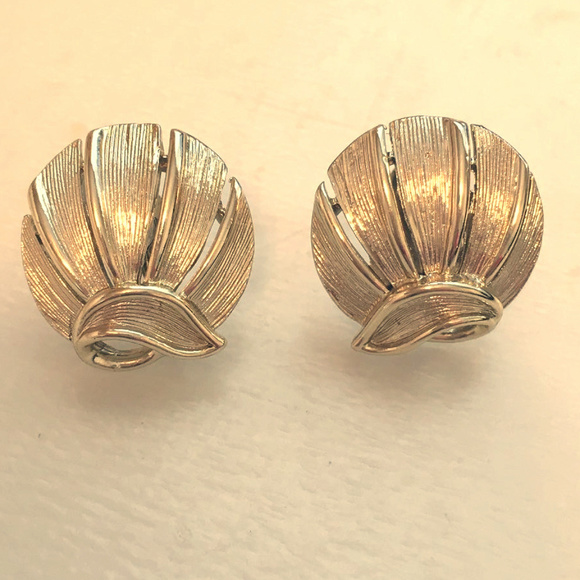 Lisner Jewelry | Jewelry | Vintage Signed Lisner Screw Back Earrings ...